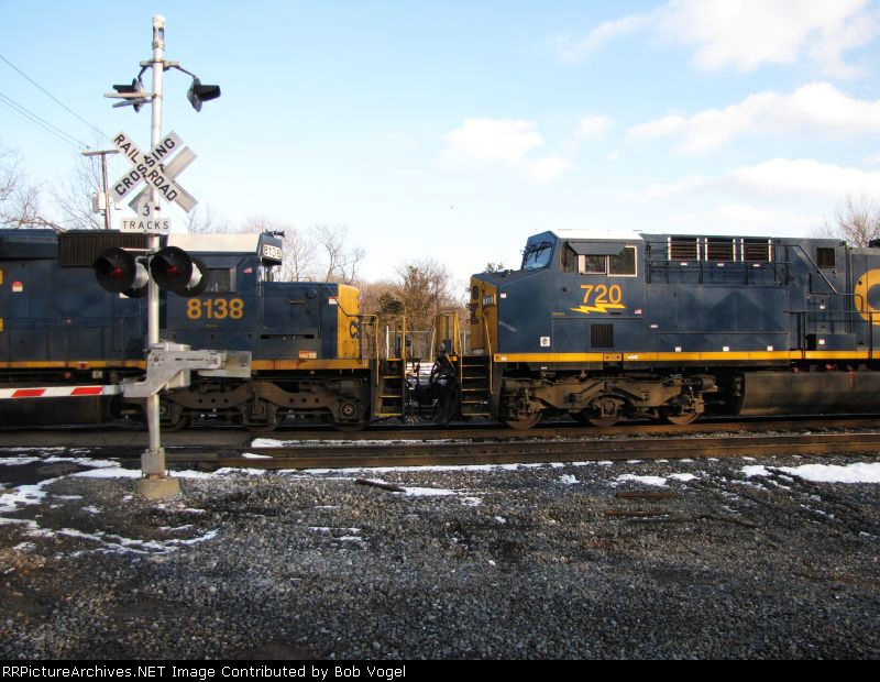 CSX 8138 and ES44AH 720